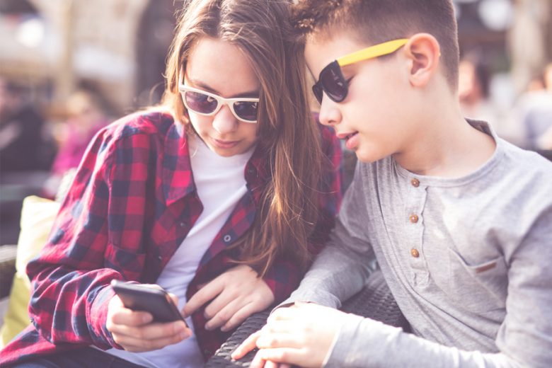 Mobile Manners: 7 Cell Phone Boundaries Every Home Needs - UrbanMoms